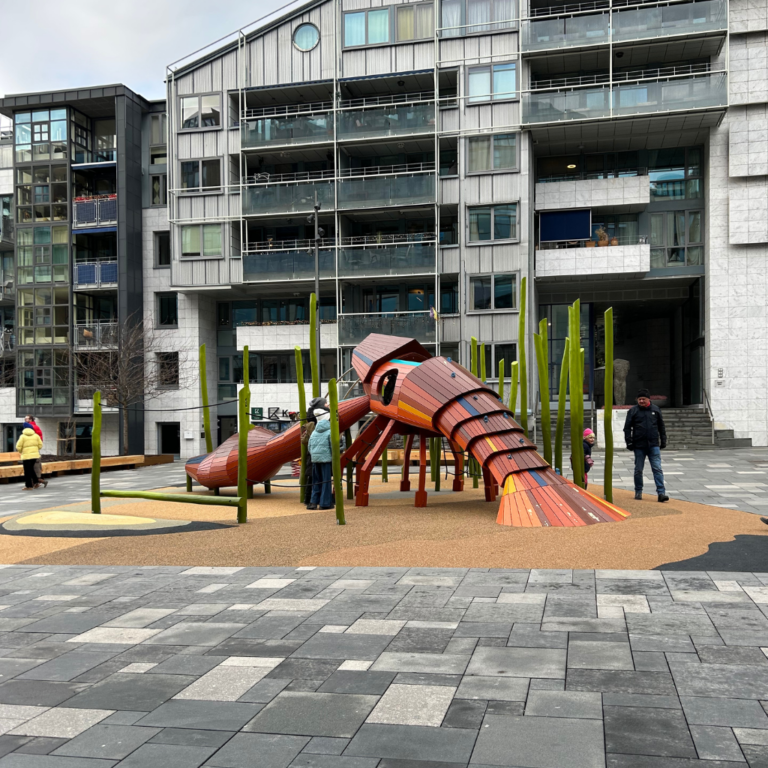 Ta med barna på en lekeplass i Oslo | Se våre 7 anbefalinger